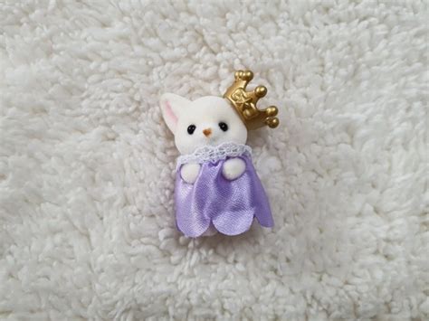 워낙 쪼꼬미여서 왕관 크기가 거의 얼굴 크기 ㅎㅎㅎ귀엽지 않나요🤍 콜리 Colley