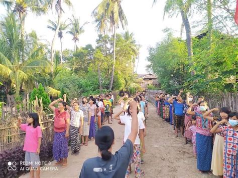 ရွှေနွယ်သွေး သပိတ်စစ်ကြောင်း ဖက်ဆစ် စစ်တပ် တော်လှန်ရေး ချီတက် ဆန္ဒပြ Khit Thit Media