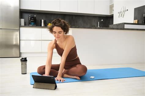Page 11 Smart Mirror Exercise Images Free Download On Freepik