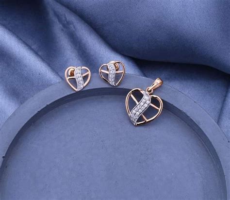 Gold And Daimond Pendant Set Beautiful Jewelry Set Beautiful Jewelry