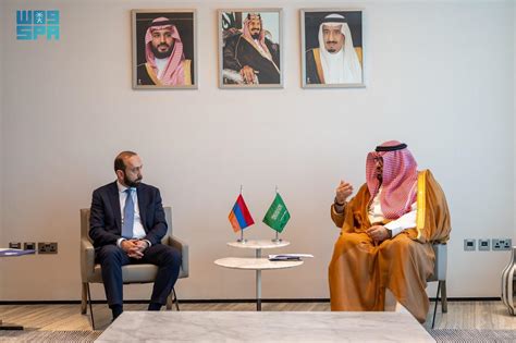 عام وزير الاقتصاد والتخطيط يبحث مع وزير الخارجية الأرميني العلاقات