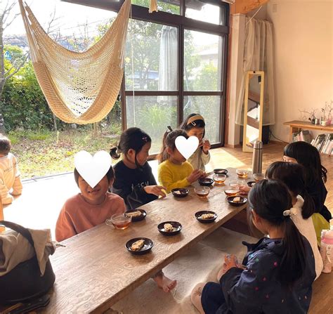 今日も ただただ しあわせ こどもてらこや ティータイム 縁側にはひなたぼっこのひと手前にはママといるひとこれもじっくり