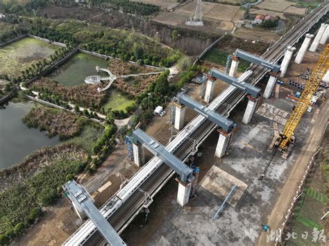 荆荆高铁打通全线“咽喉要道” 跨汉宜铁路钢盖梁吊装全部完成 荆楚网 湖北日报网