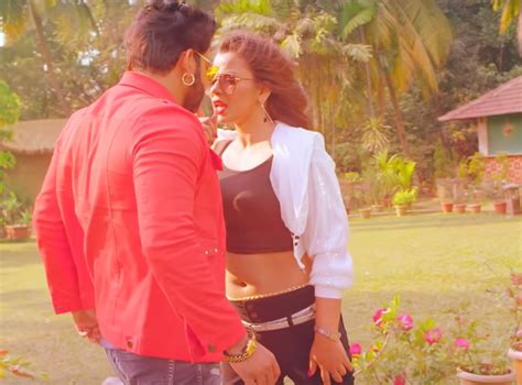 Latest Bhojpuri Cinema News Pawan Singh Nidhi Jhas New 2019 Song Fas
