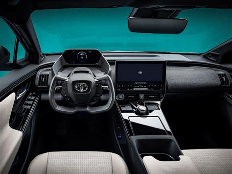 本命トヨタのev 本気がついに見えた 4社で包囲網 スバル版はどうなる 自動車情報誌「ベストカー」