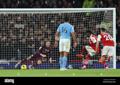 London Uk 15th Feb 2023 Bukayo Saka Of Arsenal Scoring His Sides