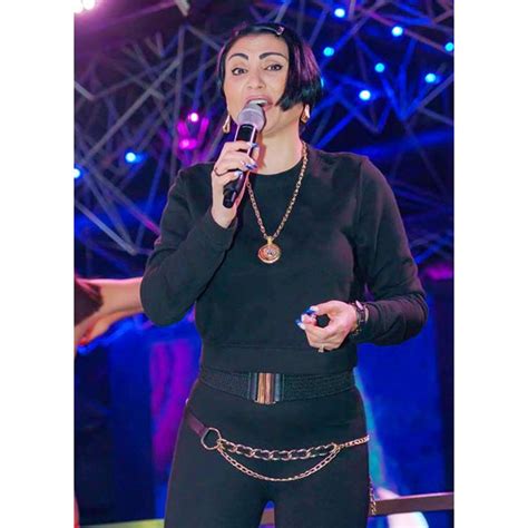 Софка отрязва косата заради черна магия