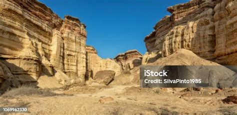 Cañones En El Desierto De Namibe África Angola Con Las Marcas De