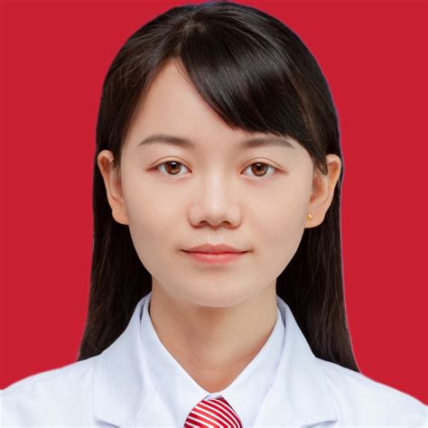 症状及患病时长：2011年因嵌甲拔甲后就这样了。 就医及用药情况：中间吃过盐酸特比萘芬片，但完全不见效。 需要解答的问题：是否属于外伤型灰指甲？如何治疗？备注：图片中指甲的淤青是运动时被踩的