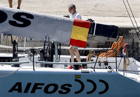 Felipe VI Navega En Palma Mientras El Rey Juan Carlos Lo Hace En Sanxenxo
