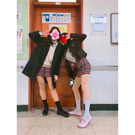 세리 On Instagram “16살 중학교 졸업식🌹 우리동네는 중딩때 양말 길게 안신으면 찐따였음 발목양말 회색양말 신으면