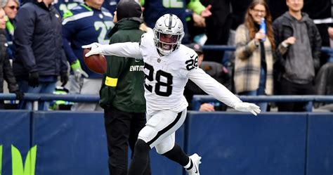 Unstoppable Josh Jacobs Sends Nfl Twitter Into Frenzy As Raiders Beat