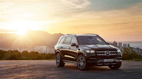 Mercedes-Benz GLS: известны российские спецификации