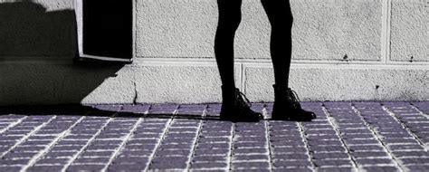 Pernas Femininas Finas Em Meia Calça Foto Premium
