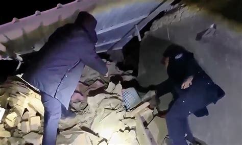 7 1 Magnitude Quake Hits Chinas Xinjiang