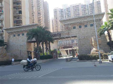 50 Crore Cash Recovered During Raid On Noida County Group Income Tax