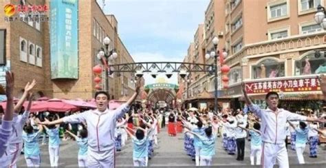 【天山 · 文化】“一起来跳新疆舞” 乌鲁木齐千人广场舞活动走进国际大巴扎展演腾讯新闻