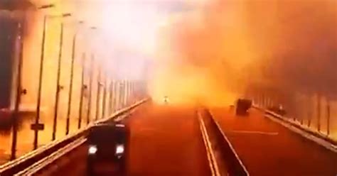 Las Impactantes Imágenes De La Explosión En El Puente De Kerch Que
