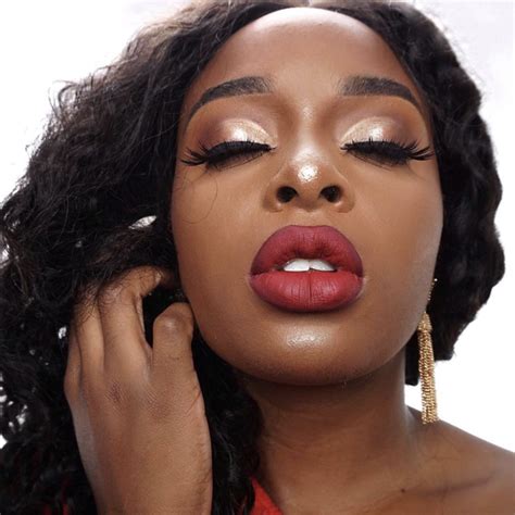 How To Wear Lipstick With Big Lips