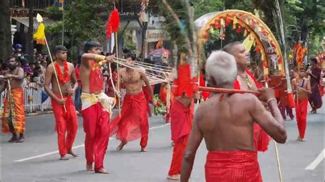 මහනුවර දවල් පෙරහැර කතරගම දේවාල පෙරහැරේ කාවඩි හා මොණර නැටුම් කණ්ඩායම