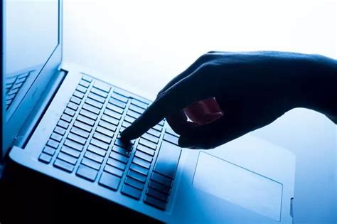 Scammers Posing As Police Officers Try To Steal £10000 From Elderley