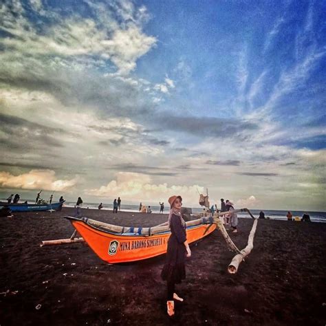 Pantai Watu Pecak Pesona Keindahan Pantai Di Ujung Selatan Kabupaten