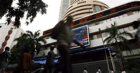 Bse Sensex Nse Nifty Fall By Over 1 Due To Us China Trade War