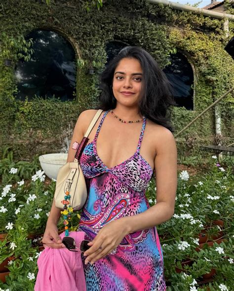 Riddhi Kumar Shares Photos On Instagram In Saree Ted By Prabhas