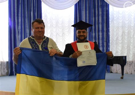 Новини Перший в історії КНУ випуск іноземних студентів медиків
