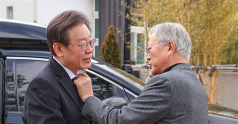 이재명 만난 文 “친명·친문은 하나 우린 ‘명문 정당”