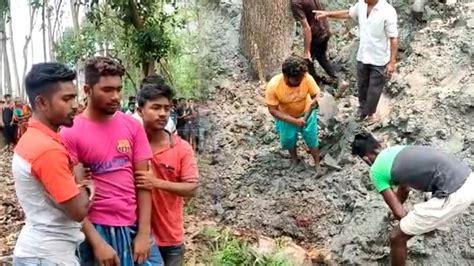 Murder কবর থেকে মাকে তুলে বাবার ফাঁসি চাইলেন ছেলে Bengali News