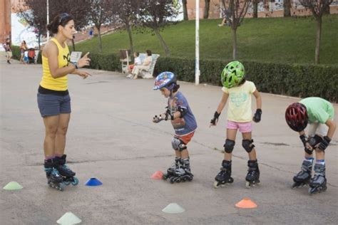 무료 이미지 거리 어린 스포츠 장비 아이들 활력 아이스 스케이팅 롤러 스케이트 롤러 스포츠 2800x2142