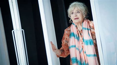 ГАЛИНА ЯБЛОНСЬКА. ВИДАТНА УКРАЇНКА У СВІТЛІ РАМПИ :: Театр Сузір'я