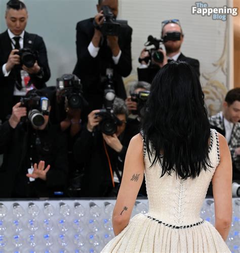 Dua Lipa Shows Off Her Cleavage In A Corset Dress At The 2023 Met Gala