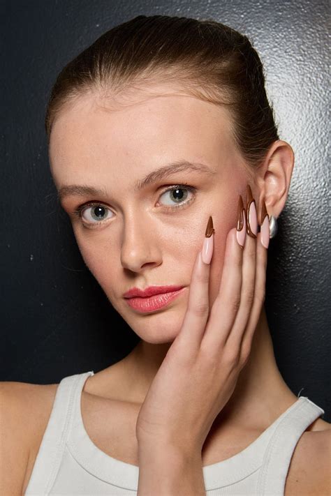 Tendenze Unghie 10 Nail Art Da Copiare Dalle Sfilate