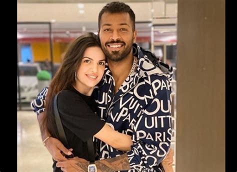 ভালোবাসার দিবসে বিয়ে করেছেন এই বলিউড তারকারা দেখে নিন Check Out