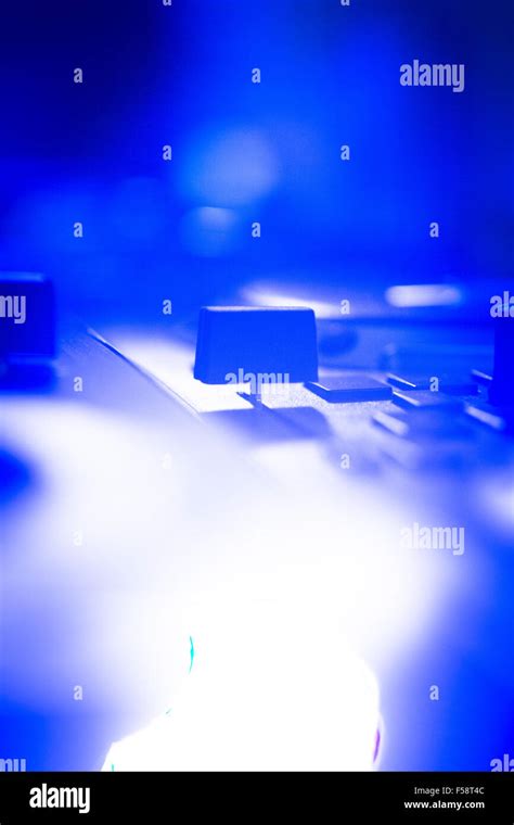 Dj Console Cd Mp Deejay Mixing Desk Ibiza House Techno Dance Music