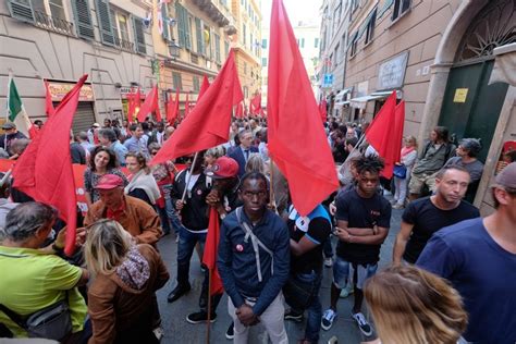Genova In Centinaia Al Corteo Di Lotta Comunista Contro Il Governo E