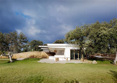 Roz Barrs Modern Pool House In The Sierra Nevada