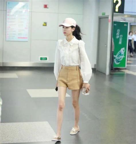 5位女星长着美艳风情的脸，身材却是干瘪五五分，瞬间拉低了档次文咏珊穿着杨颖