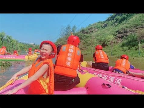 皮妈一家三口去漂流皮爸细心贴心这39元花得太值了 YouTube