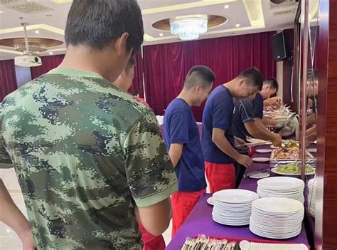 天灾无情人有情，同舟共济力抗洪——廊坊会员企业霸州金孔雀酒店为救援人员提供免费食宿
