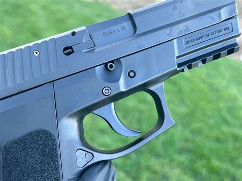Sig Sauer Sp2022 Review Sigs First Polymer Pistol