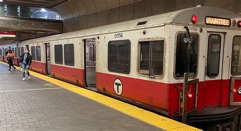 After A Month Of Crawling Speeds On The Red Line Mbta Has Crews Fixing