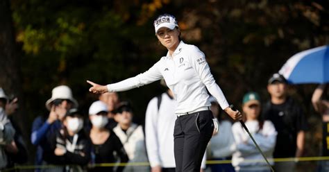 은퇴경기 마지막홀에서 눈물 펑펑 쏟은 최나연 공이 안 보였어요