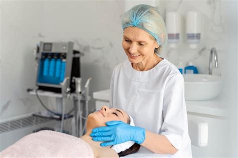 Premium Photo Close Up Of Senior Masseuse Hands Massaging Female