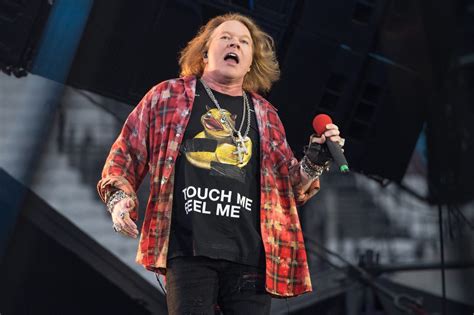 Guns N Roses Axl Rose Is Trying To Get A Fat Photo Off The Internet