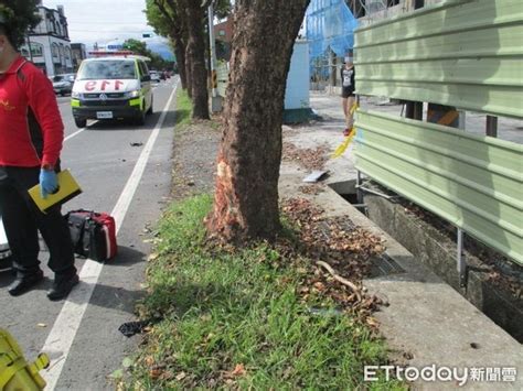 宜蘭監獄附近轎車撞路樹「烏龜翻」 夫妻受傷送醫 Ettoday社會新聞 Ettoday新聞雲
