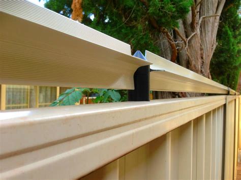 What Is Oscillot® Cat Proof Fence Rollers Oscillot® North America
