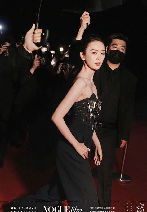 女星红毯闪光灯大片曝光 杨幂欧阳娜娜美艳四射 搜狐大视野 搜狐新闻